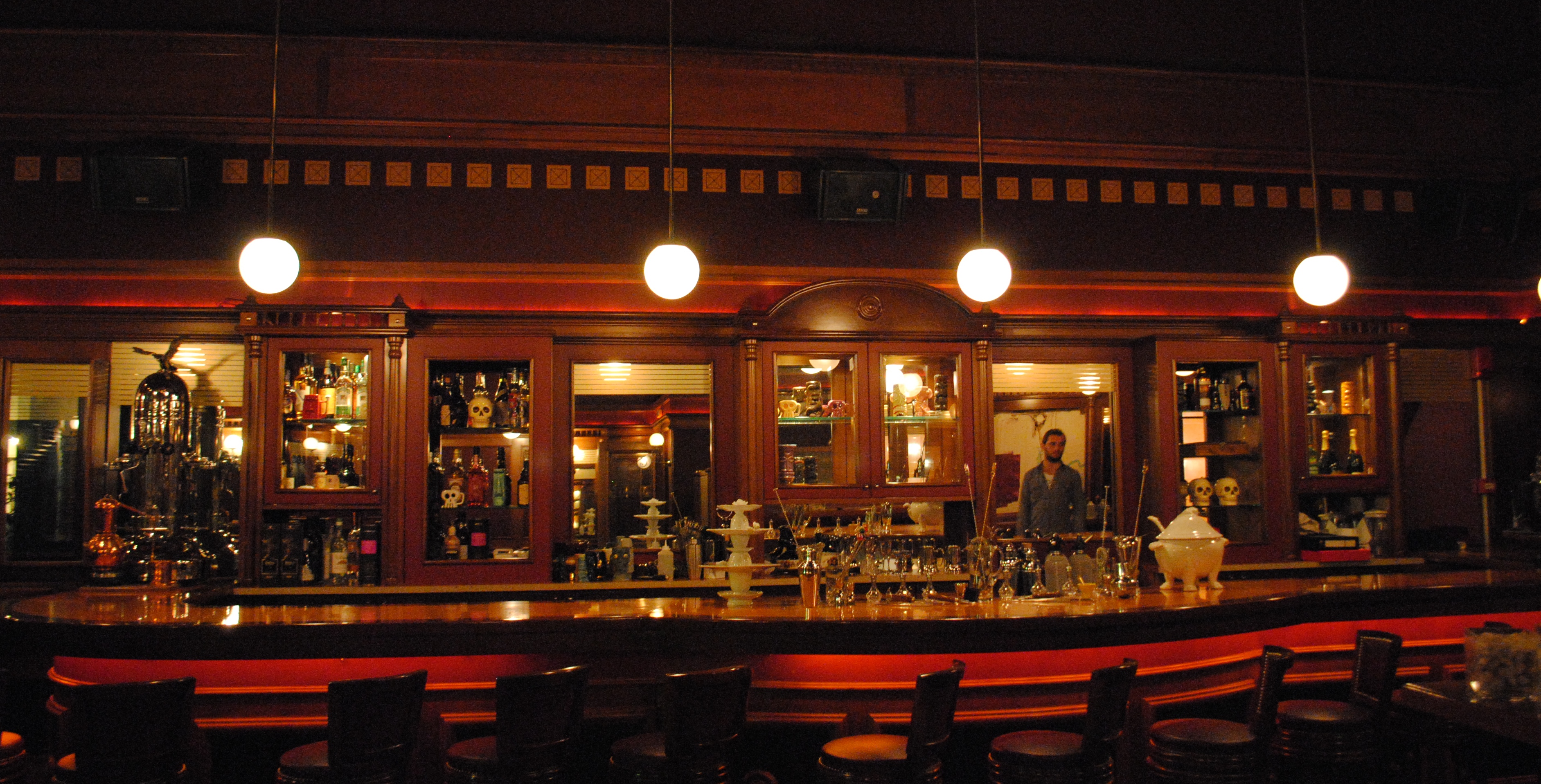 Cocktail bar 42: στην καρδιά της Αθήνας - The FNL Guide