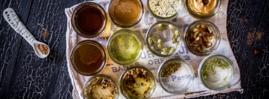 Η περιήγηση στον μαγικό κόσμο των bitters συνεχίζεται με οδηγό τον Τέλη ...