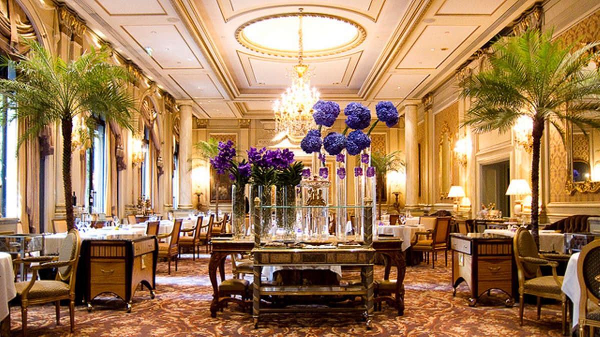Le Cinq: Το λαμπερό εστιατόριο του Christian Le Squer στο Παρίσι | The ...