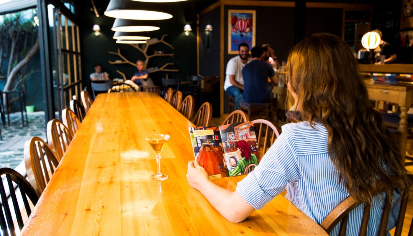 Φρουτοποτία: Μια ιστορία μυστηρίου στο Theory Bar! - The FNL Guide