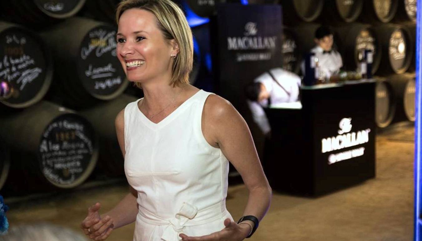 Δεσποινίς Whisky: Η Nicola Riske μας ξανά «συστήνει» το Macallan | The ...