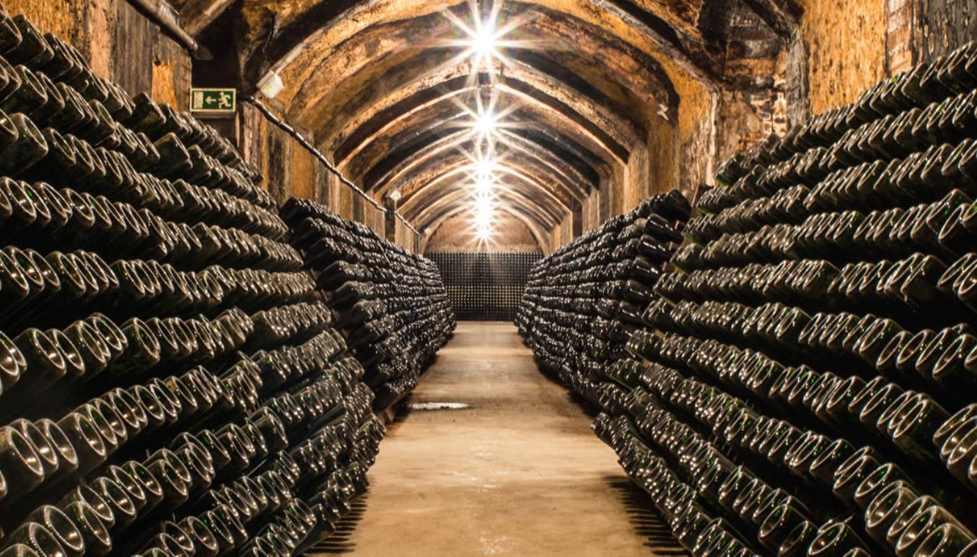 Cava: Η Ισπανία υπό πίεση. | The FNL Guide