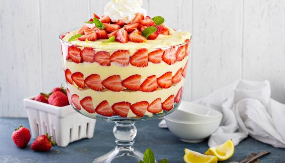 Trifle με κρέμα λεμονιού και φράουλες | The FNL Guide