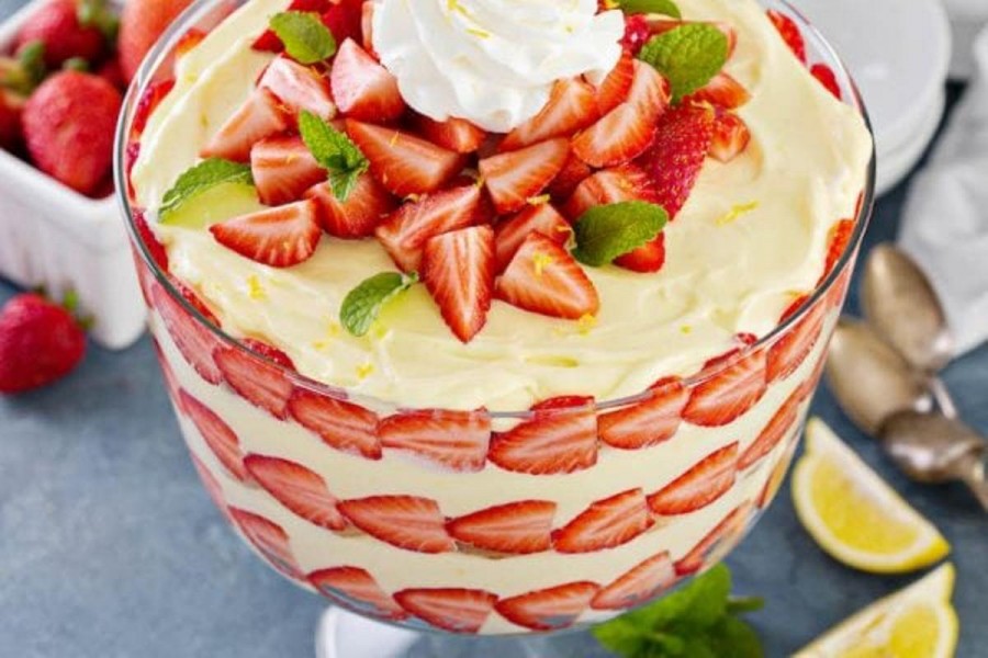 Trifle με κρέμα λεμονιού και φράουλες | The FNL Guide