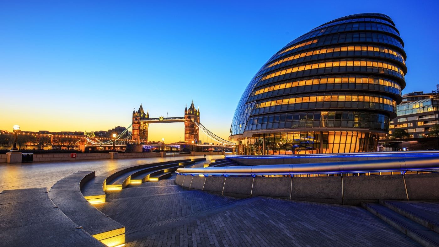 Sir Norman Foster: 60 χρόνια καλαίσθητης αρχιτεκτονικής πρωτοπορίας ...