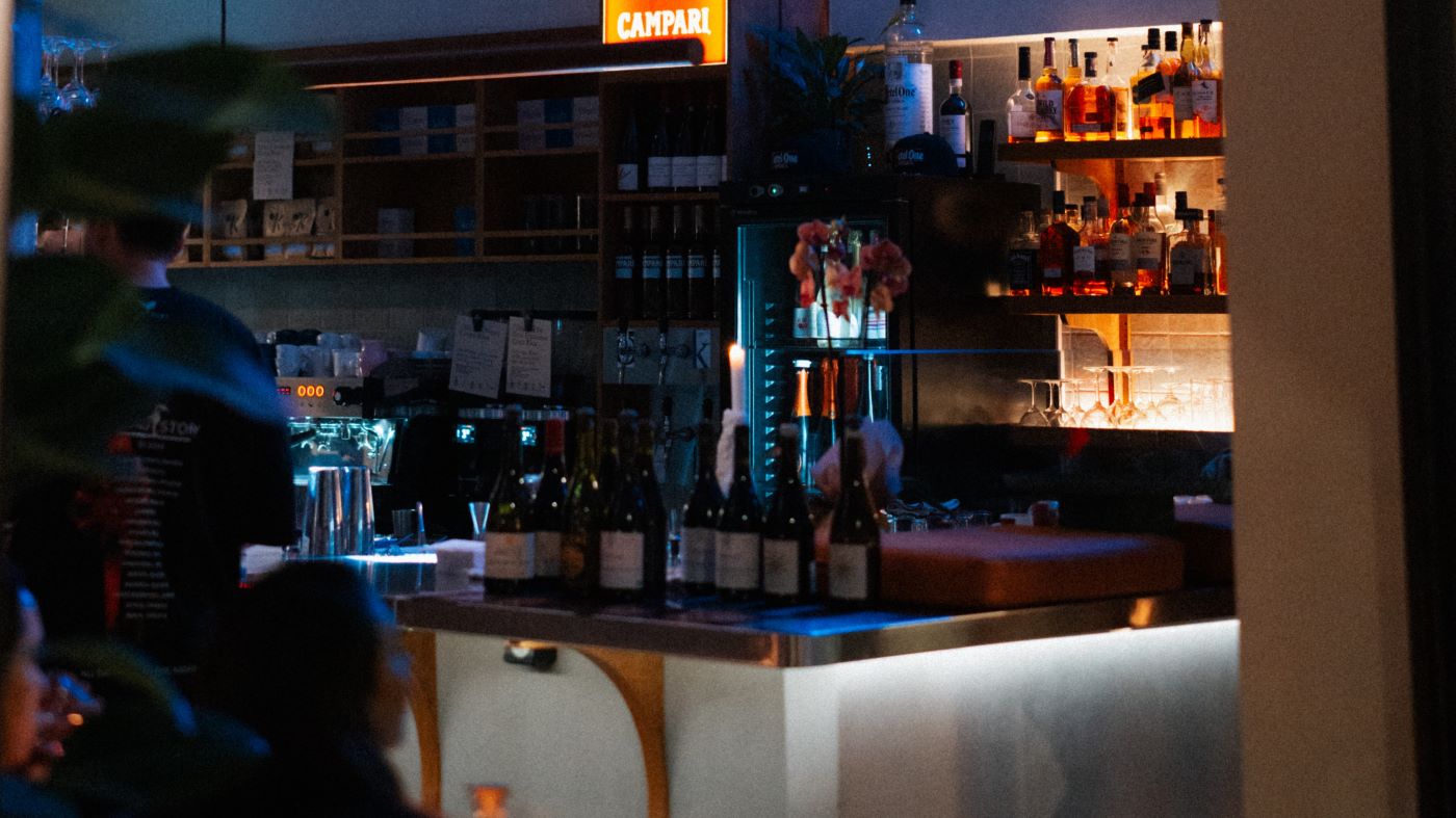 ‘Ενα μπαρ και μια spritzeria: Coterie & Bro και Amore Spritzeria | The ...