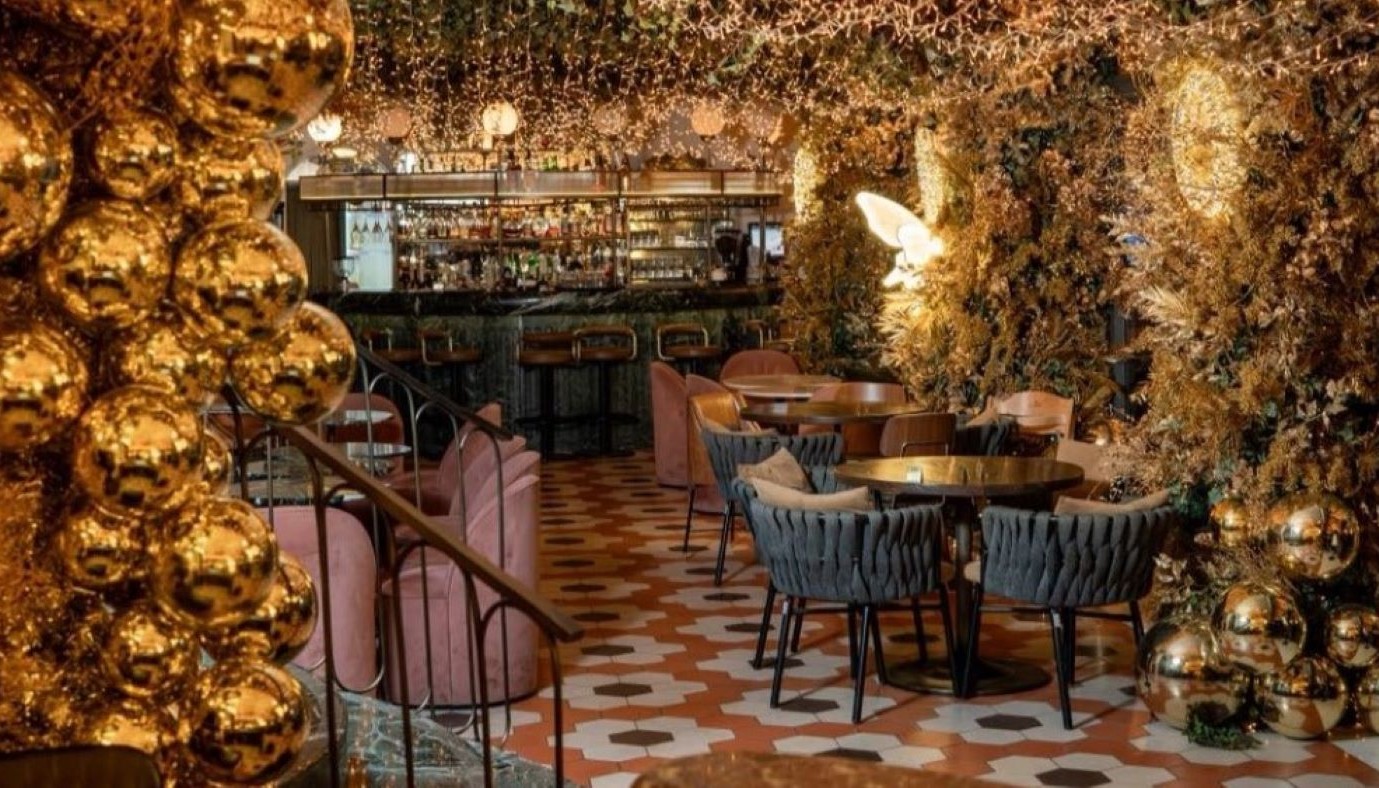 City Lights & Cocktails: Οι διευθύνσεις που μετατρέπουν την έξοδο των ...
